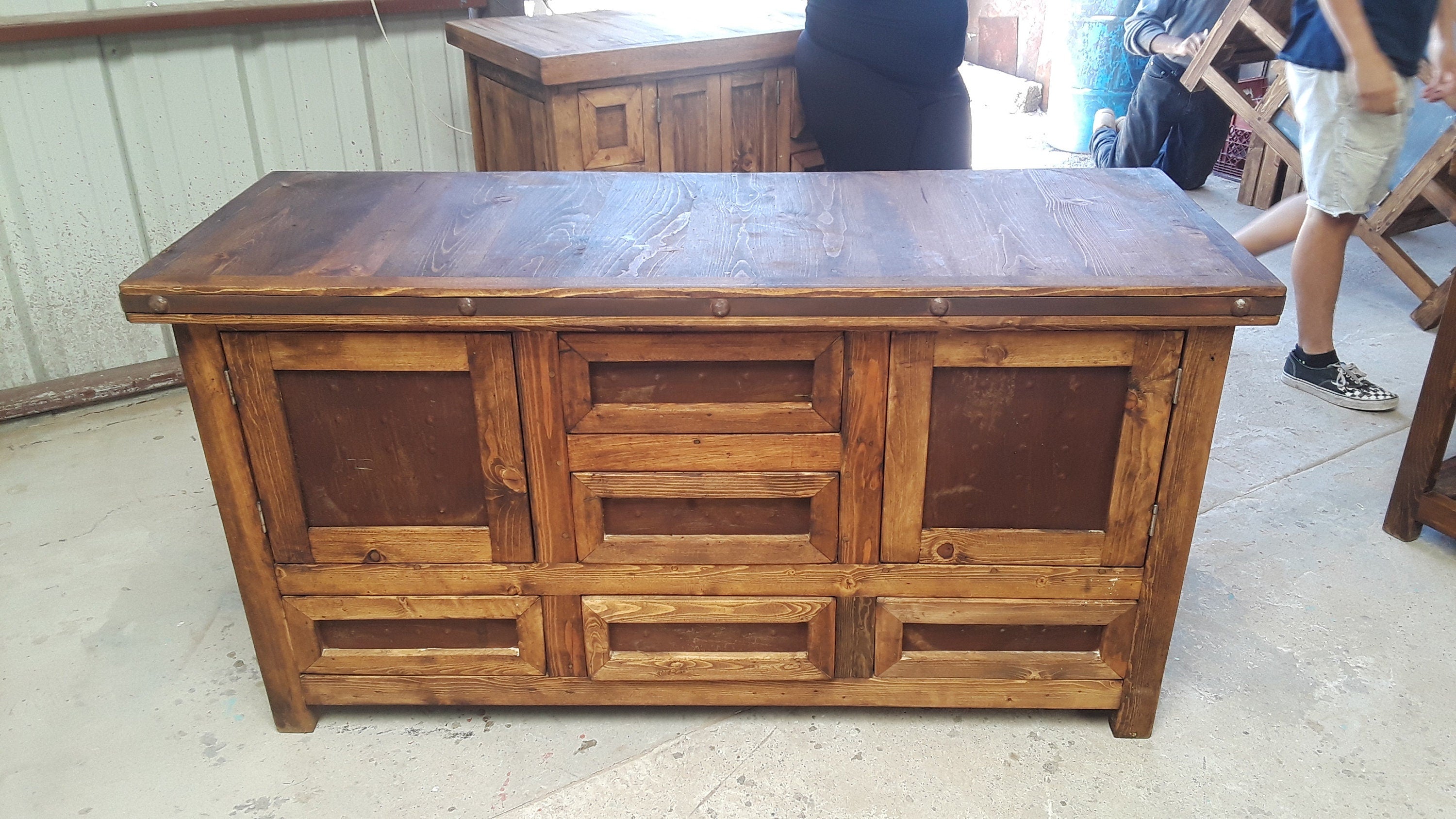 Paris Rustic Vanity – Moreno's - Rustic Furniture